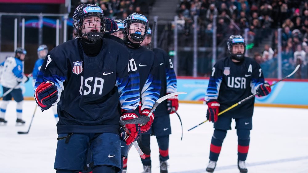 IIHF - Howard hat trick gives USA win