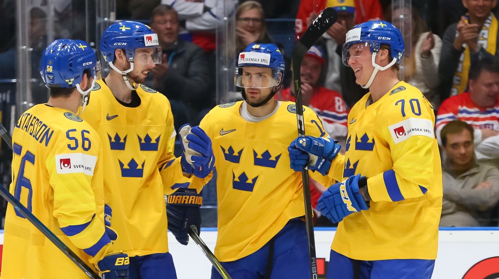 IIHF - Swedes, Swiss win tournaments
